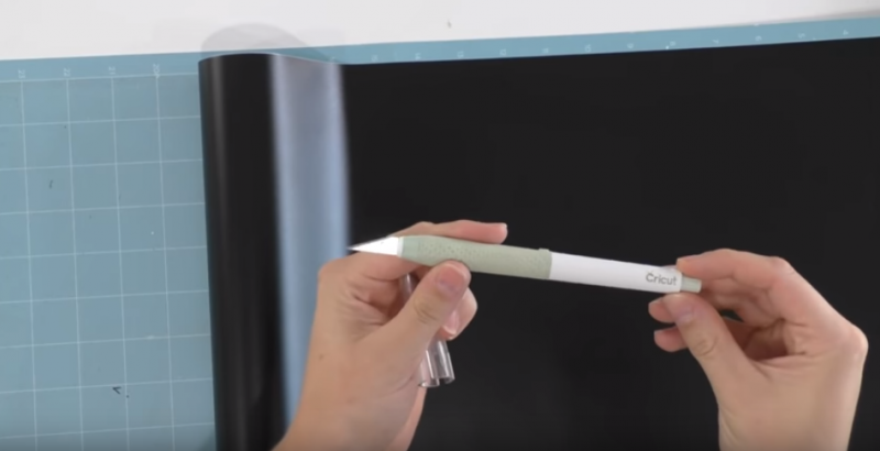 A Beginners Guide To Working With Cricut Vinyl - Makers Gonna Learn